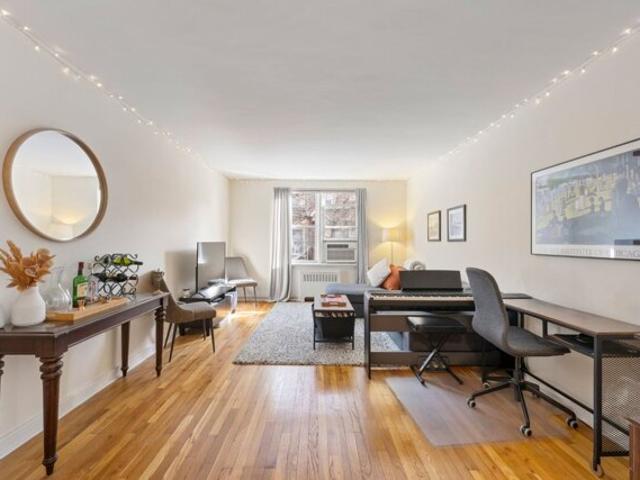 Bennett Ave Apt R, Manhattan, Property For Sale
