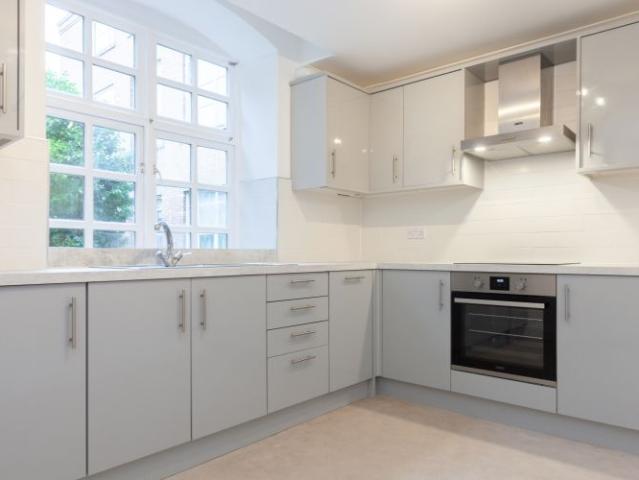 Bennett Crescent, Oxford OX4, 2 bed flat to rent, £1,700 pcm | PrimeLocation