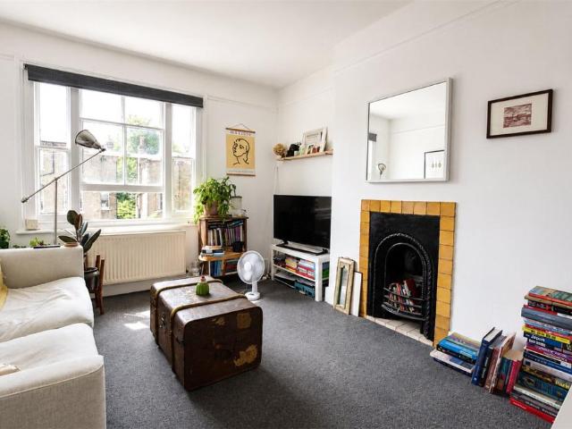 Bennett Park, London, SE3 2 bed apartment to rent £1,650 pcm £381 pw