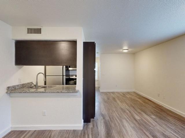Bennett Ridge Apartments Studio Apartment for Rent at 8201 N Rockwell Ave, Oklahoma City, OK 73132 Wilshire Ridge