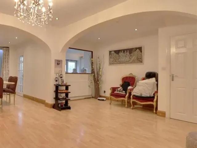 Bennetts Avenue, London, UB6 8AZ, United Kingdom | 4 bed house for rent #138775371 | Rentberry