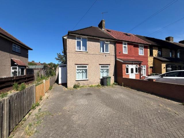 Bennetts Castle Lane, Dagenham, RM8 3 bed end of terrace house to rent £2,400 pcm £554 pw