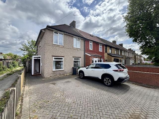 Bennetts Castle Lane, Dagenham RM8, 3 bed end terrace house to rent, £2,500 pcm | PrimeLocation