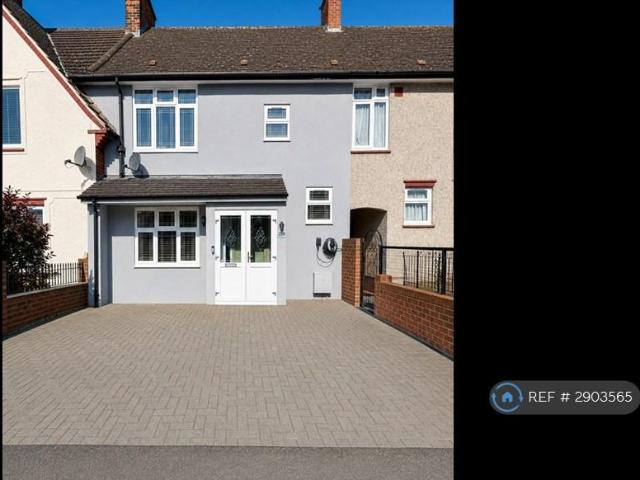 Bennetts Castle Lane, Dagenham, RM8 3 bed terraced house to rent £2,400 pcm £554 pw