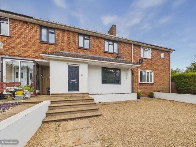 Bennetts End Road, Hemel Hempstead, Hertfordshire HP3, 4 bed terraced house to rent, £2,500 pcm | PrimeLocation