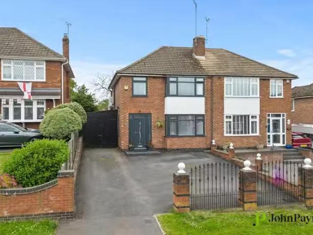 Bennetts Road South, Keresley. 3 bed semi detached house for s.