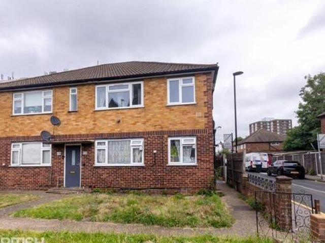 Bensham Manor Road, Thornton Heath, 2 Bedroom Apartment