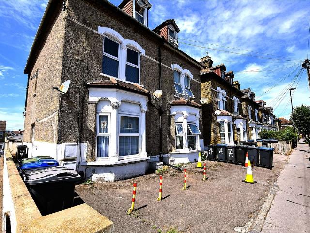 Bensham Lane, Thornton Heath CR7, 1 bed flat to rent, £1,400 pcm | PrimeLocation