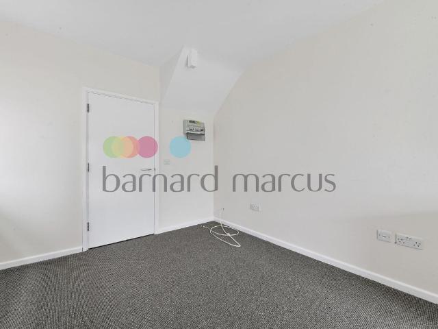 Bensham Lane, Thornton Heath CR7, 3 bed flat to rent, £2,050 pcm | PrimeLocation
