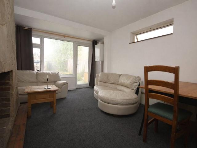 Bensham Lane, Thornton Heath, CR7 7EW