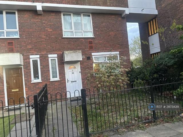 Benson Close, Hounslow, TW3 3 bed end of terrace house to rent £2,300 pcm £531 pw