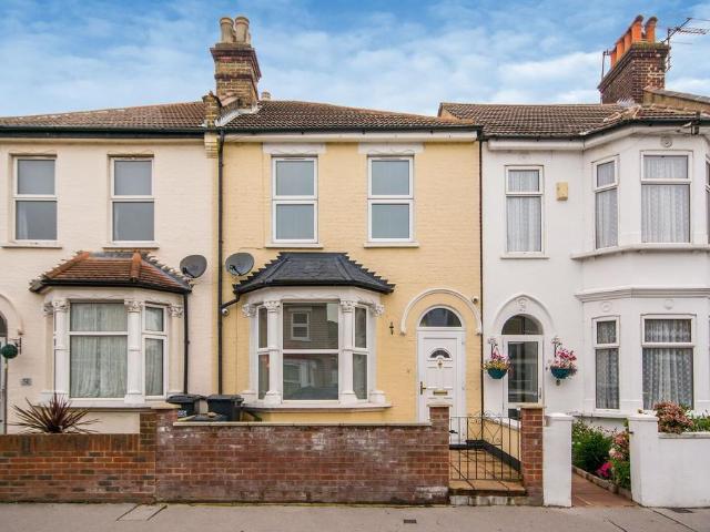 Benson Road, Croydon, CR0 3 bed house to rent £2,400 pcm £554 pw
