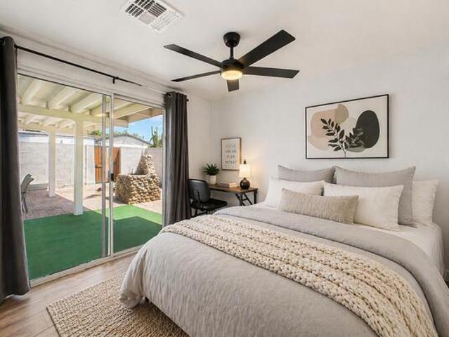Beat the & hot summer months. Large POOL ‍! Fully remodeled 2 Fridges 2 Washer/Dryers