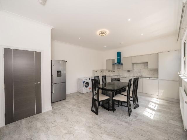 Beatrice Avenue, London SW16, 3 bed flat to rent, £2,400 pcm | PrimeLocation