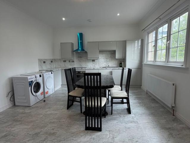 Beatrice Avenue, London SW16, 4 bed flat to rent, £2,400 pcm | PrimeLocation