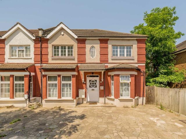 Beatrice Avenue, Norwood SW16, 3 bed flat to rent, £2,400 pcm | PrimeLocation