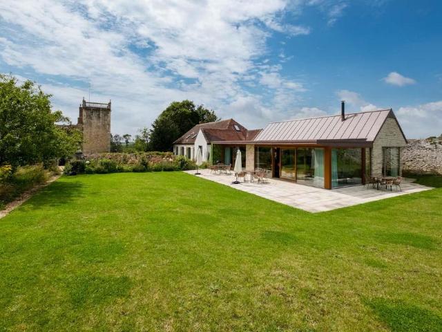 Beatrice Avenue, Whippingham 5 bed barn conversion to rent £2,900 pcm £669 pw