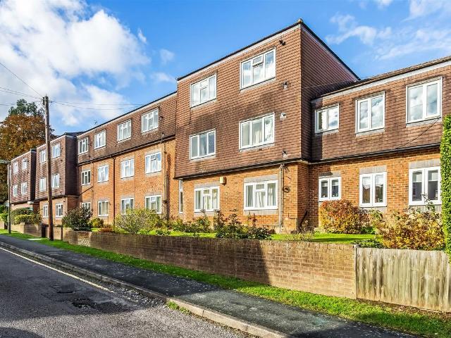 Beatrice Lodge, Beatrice Road, Oxted RH8, 1 bed flat to rent, £1,400 pcm | PrimeLocation