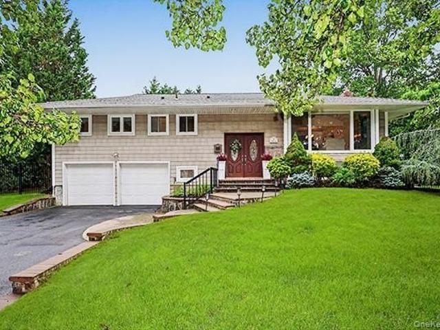 Beatrice Ln, Old Bethpage, Home For Sale