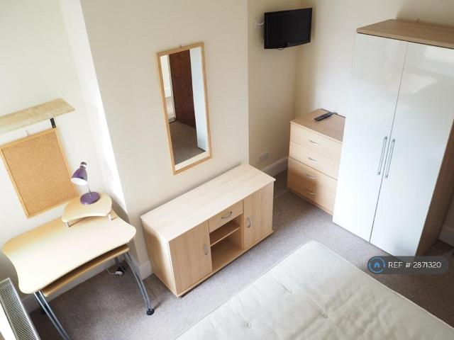 Beatrice Road, Southsea, PO4 3 bed terraced house to rent £2,650 pcm £612 pw