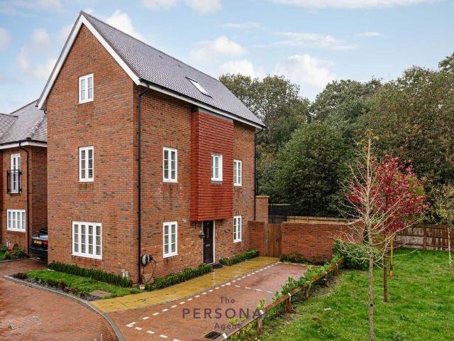 Beatrice Square, Tadworth KT20, 4 bed detached house to rent, £3,100 pcm | PrimeLocation