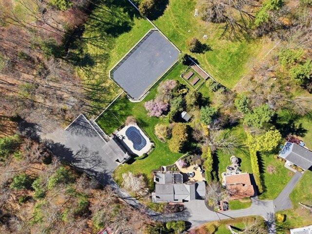 Beatty Ln, Easton, Farm House For