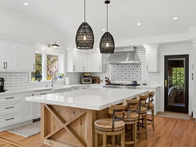 Beatty Ln, Easton, Farm House For