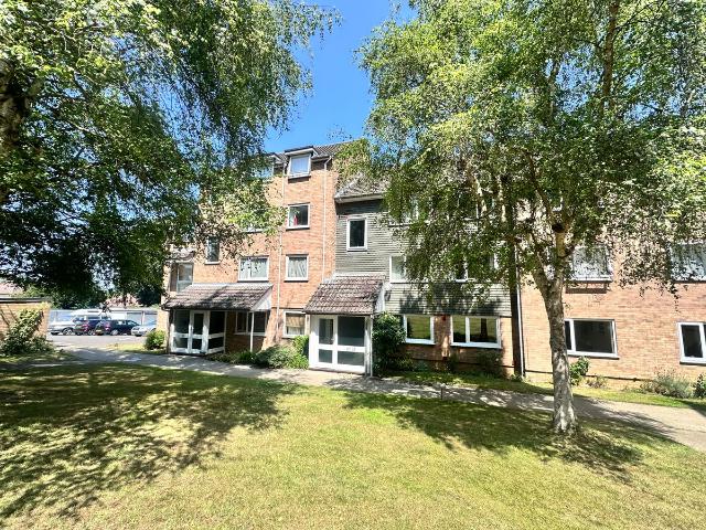 Beauchamp Place, Oxford OX4, 2 bed flat to rent, £1,500 pcm | PrimeLocation