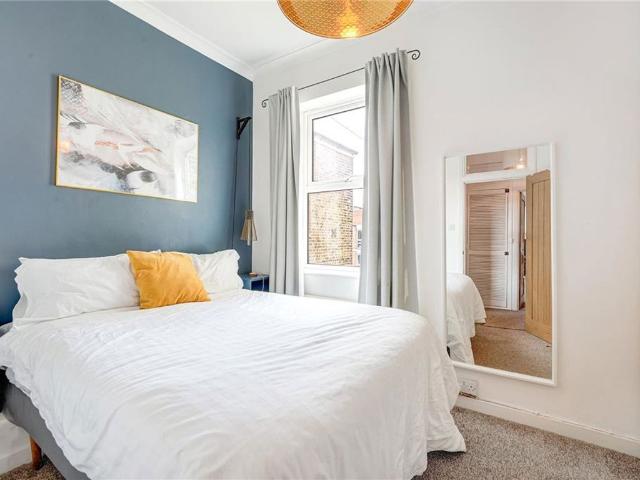 Beauchamp Road, London SW11, 1 bed flat to rent, £1,850 pcm | PrimeLocation