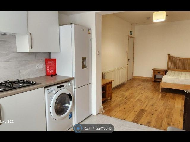 Beauchamp Road, Sutton SM1, Room to rent, £800 pcm | PrimeLocation