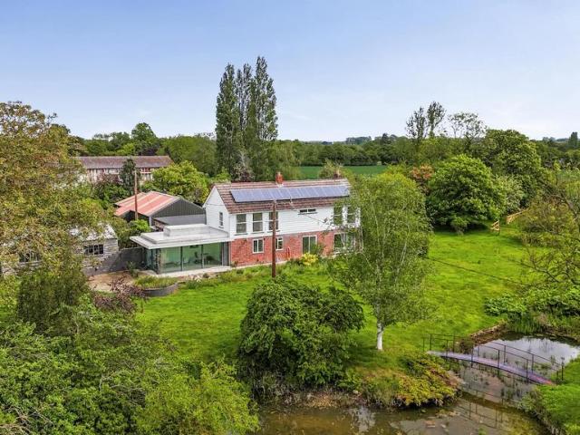 Beauchamp Roding, Ongar 4 bed detached house to rent £4,000 pcm £923 pw