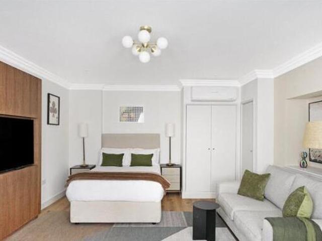 Beaufort Gardens, Knightsbridge, Studio Apartment For