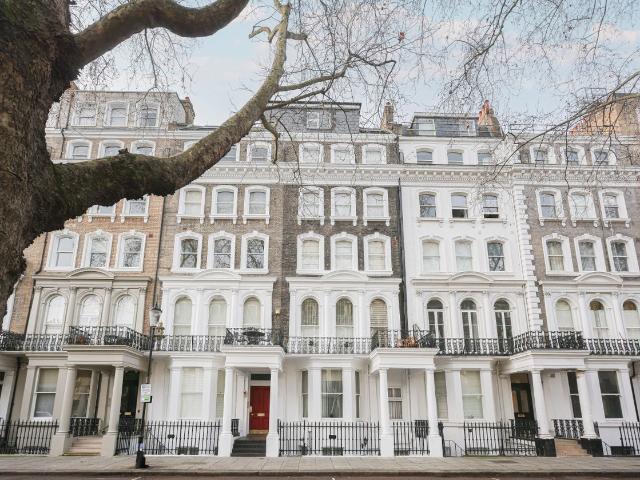 Beaufort Gardens, Knightsbridge SW3, 1 bed flat to rent, £10,609 pcm | PrimeLocation