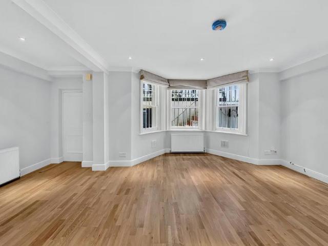 Beaufort Gardens, Knightsbridge, SW3 2 bed flat to rent £3,575 pcm £825 pw