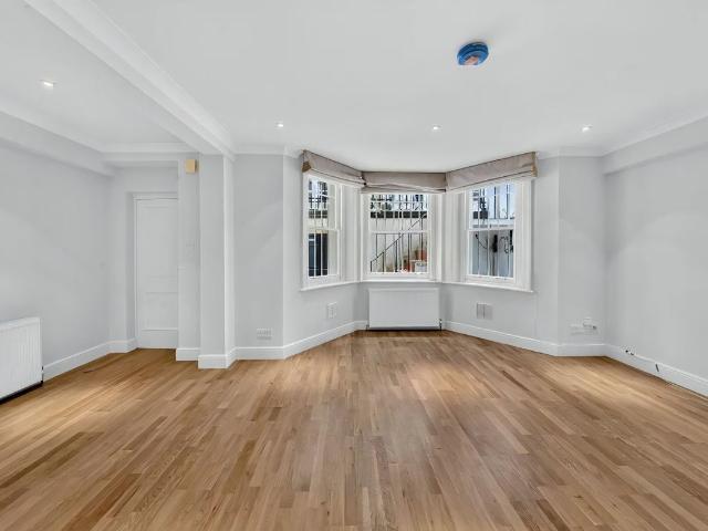 Beaufort Gardens, Knightsbridge SW3, 2 bed flat to rent, £3,575 pcm | PrimeLocation