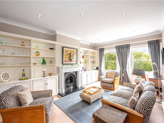 Beaufort Gardens, London, SW3 2 bed flat to rent £5,000 pcm £1,154 pw