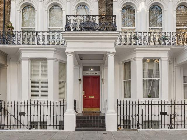 Beaufort Gardens, London SW3, 2 bed flat to rent, £8,500 pcm | PrimeLocation