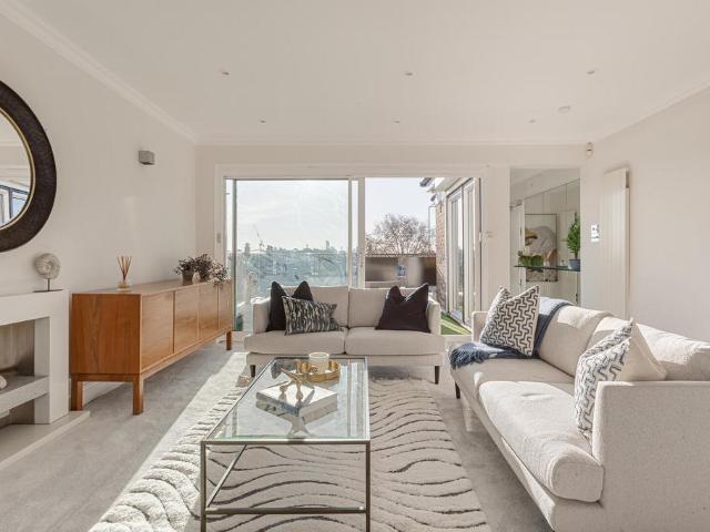 Beaufort Gardens, SW3 2 bed apartment to rent £8,000 pcm £1,846 pw