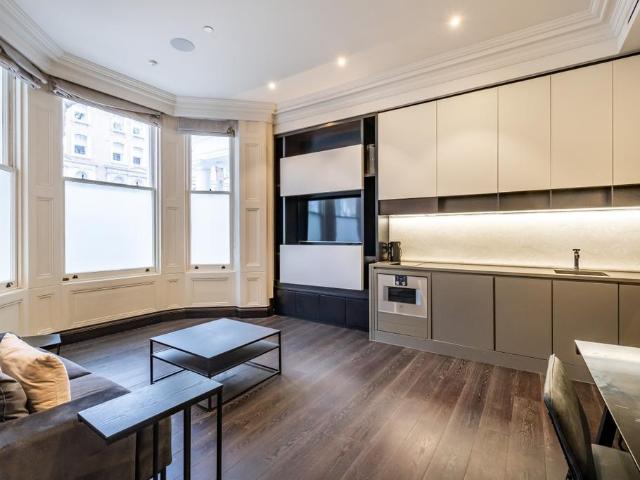 Beaufort Gardens Sloane Square SW3 Studio to rent £3,250 pcm £750 pw