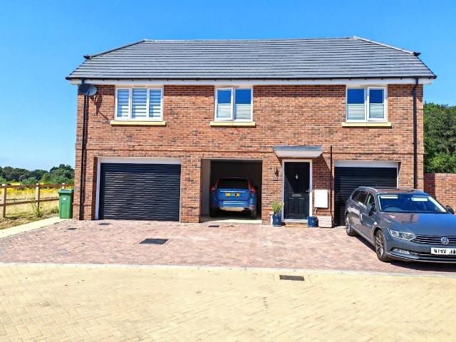 Beaufort Park, Wokingham RG40, 2 bed detached house to rent, £1,900 pcm | PrimeLocation