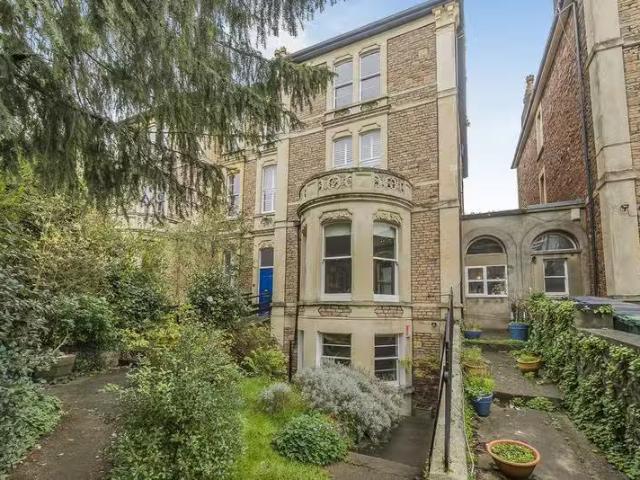 Beaufort Road, Clifton, Bristol, BS8 3 bed apartment for sale.
