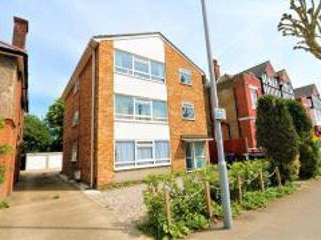 Beaufort Road, Kingston upon Thames KT1 3 bed flat to rent £1,900 pcm £438 pw
