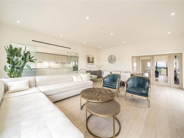 Beaufort Square, Colindale NW9, 5 bed flat to rent, £7,500 pcm | PrimeLocation