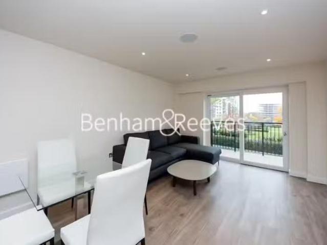 Beaufort Square, Colindale NW9 1 bed apartment to rent £1,70.