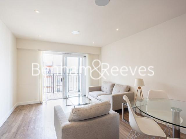 Beaufort Square, Colindale NW9, 1 bed flat to rent, £1,750 pcm | PrimeLocation