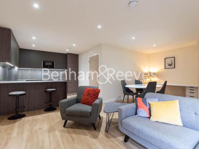 Beaufort Square, Colindale NW9 2 bed apartment to rent £2,300 pcm £531 pw