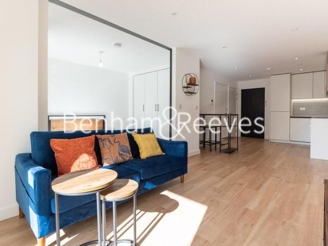 Beaufort Square, Colindale NW9 Studio to rent £1,650 pcm £381 pw