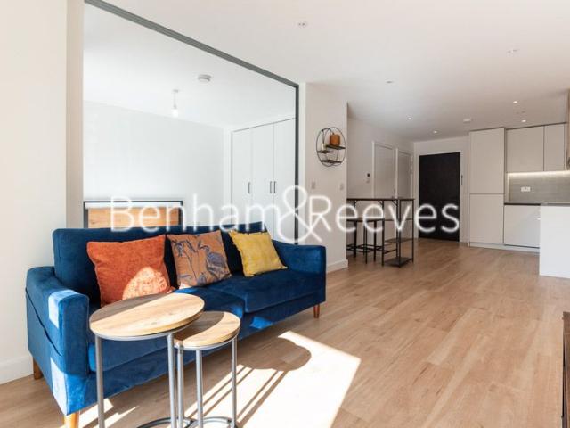 Beaufort Square, Colindale NW9, Studio to rent, £1,650 pcm | PrimeLocation