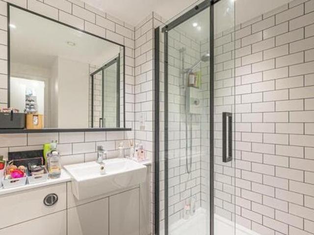 Beaufort Square, Colindale, Studio Flat For