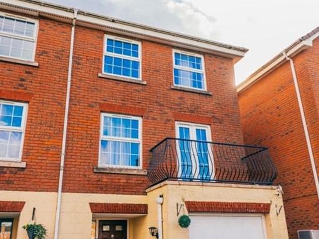 Beaufort Square, Cardiff, CF24 4 bed end of terrace house to rent £1,900 pcm £438 pw